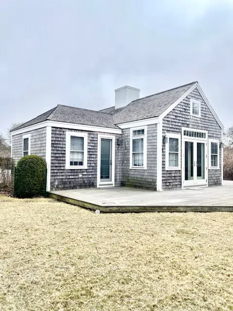 Nantucket Rental, Pocomo | Charming Pocomo Cottage with Beach Path & Deck
