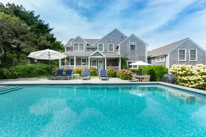 Nantucket Rental, Town | Custom home well suited for family time together
