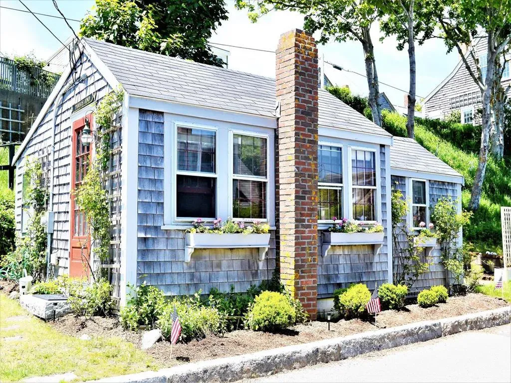 Nantucket Rental, Sconset | Private Beach Cottage in Historic Sconset!
