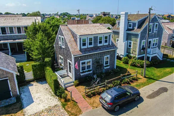 Nantucket Rental, Brant Point | Charming Well-Appointed Cottage Steps ...