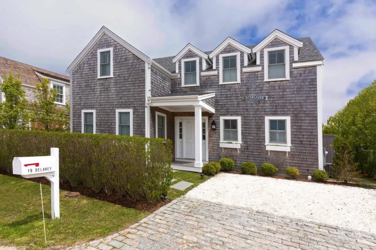 Nantucket Rental, Cliff | "Stargazer" located on cliff rd, open concept